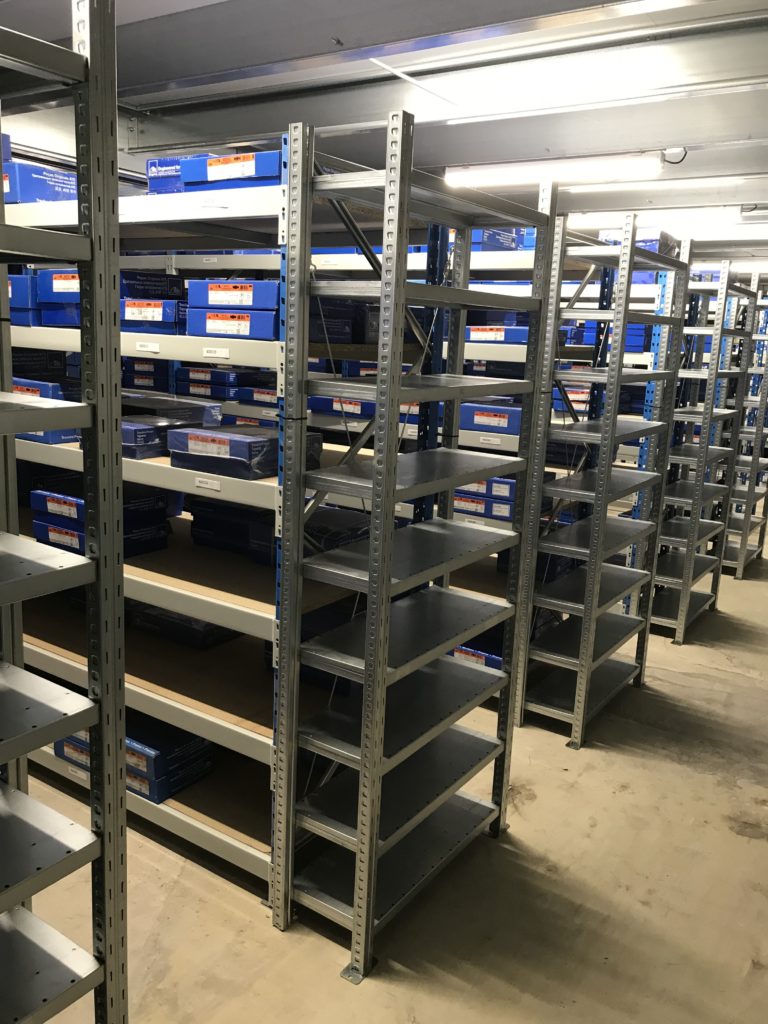 Rayonnage tablettes métalliques nombreux accessoires - ASR Rayonnages ...